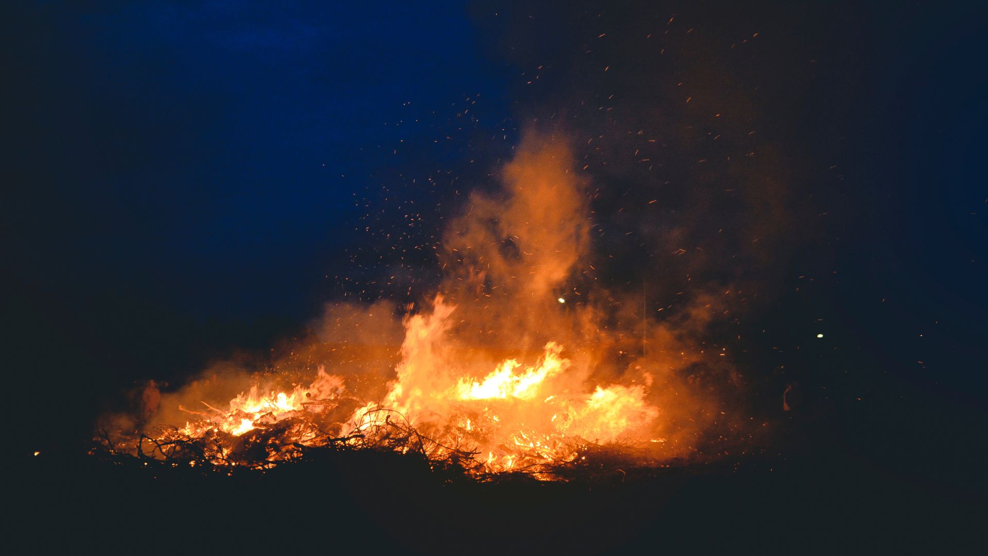 FIRA VALBORG MED OSS - Golden Hits